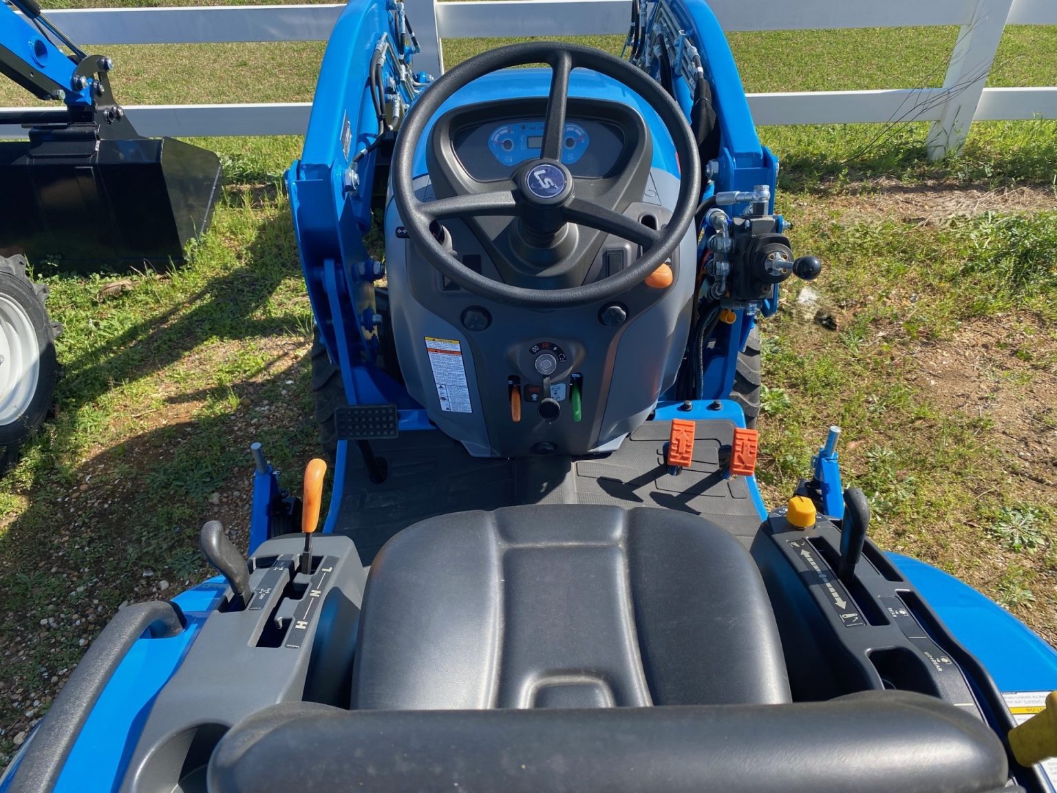 LS Tractor XJ2025H – HST Compact Tractor w/ LL2102 Loader – Parkway ...